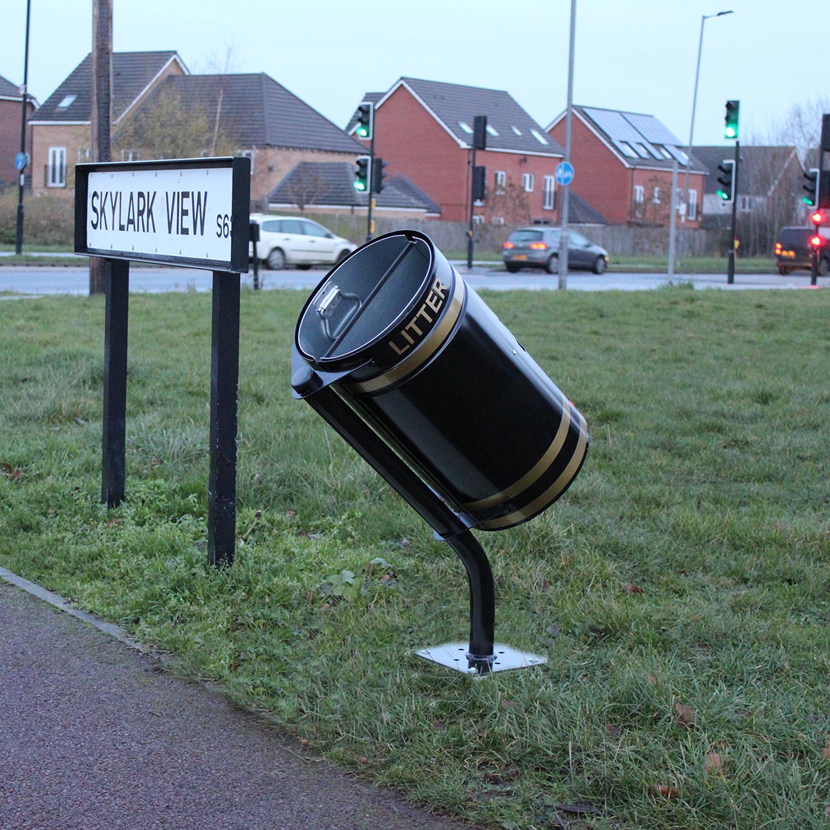 The Tilter Post Mounted Bridleway Bin – Wybone